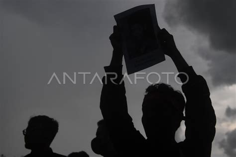 AKSI KAMISAN PERINGATI TRAGEDI SEMANGGI I ANTARA Foto