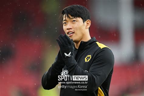 이젠 울버햄튼 에이스…황희찬 10월 이달의 선수 선정 득점왕까지 노린다