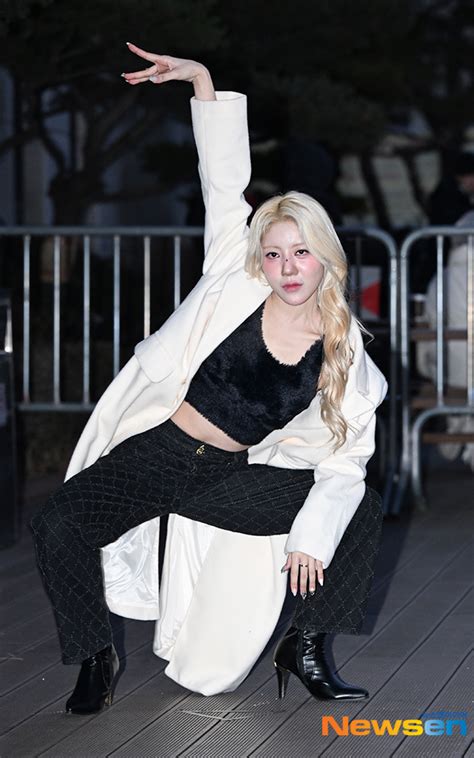 바다 한파를 거스르는 매혹적인 포즈 포토엔hd