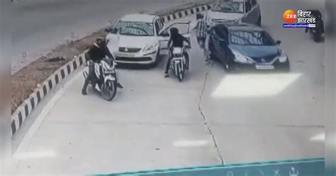 Miscreants Looted Car In Delhi Miscreants Incident Captured In Cctv