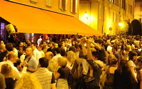 Decibel E Movida Dai Residenti Del Centro Arriva La Diffida Stop Ai