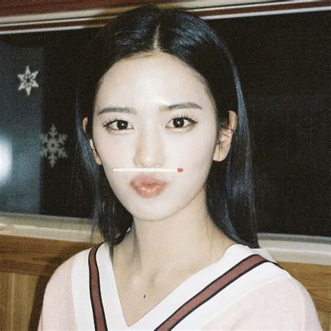 An Yujin Izone Ive Selca Icon Pfp Kpop Film Icon Rainbow Aesthetic