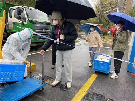 团结战疫，打好疫情防控阻击战和科研生产攻坚战