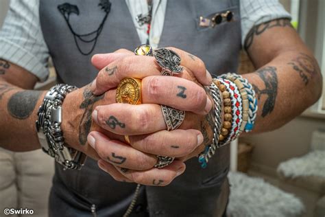 Tony Ging Viraal Als Lookalike Van Johnny Depp ‘soms Staan Ze Trillend