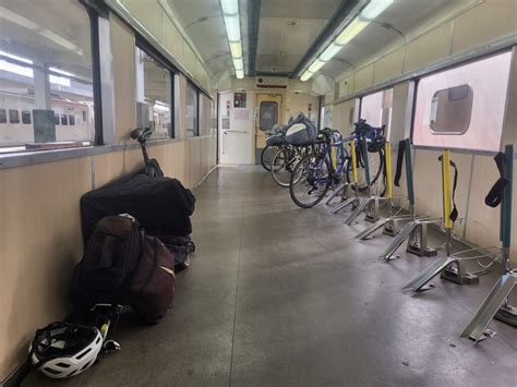 Sute de biciclete abandonate au fost scoase la licitaţie de operatorul
