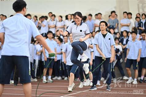 重庆：放松心情迎接高考 人民图片网