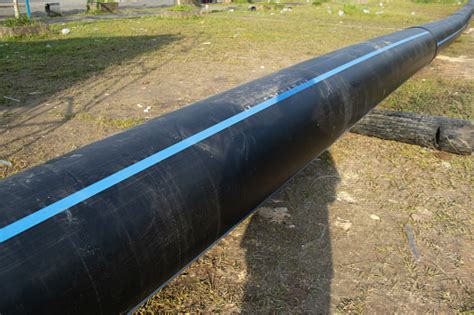 식용수 파이프의 스택 또는 오픈 필드의 인프라 프로젝트를 위해 준비된 Hdpe 파이프 스택 0명에 대한 스톡 사진 및 기타 이미지 0명 가솔린 강철 Istock