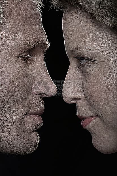 对视的夫妇高清图片下载 正版图片501518550 摄图网