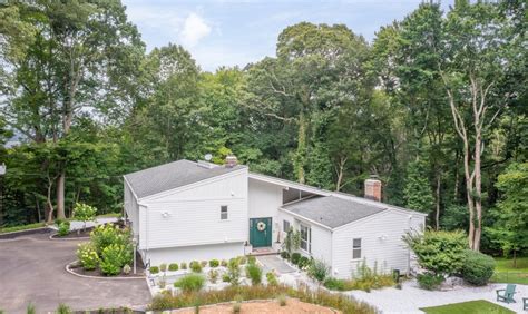 16 Tennis Court Road Oyster Bay In Upper Brookville New York United