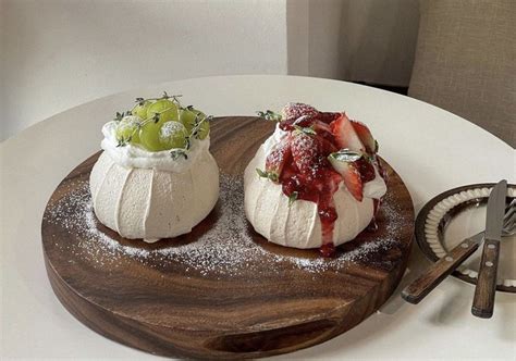 파블로바 케이크에 있는 Givy님의 핀 파블로바 파블로바 케이크 음식