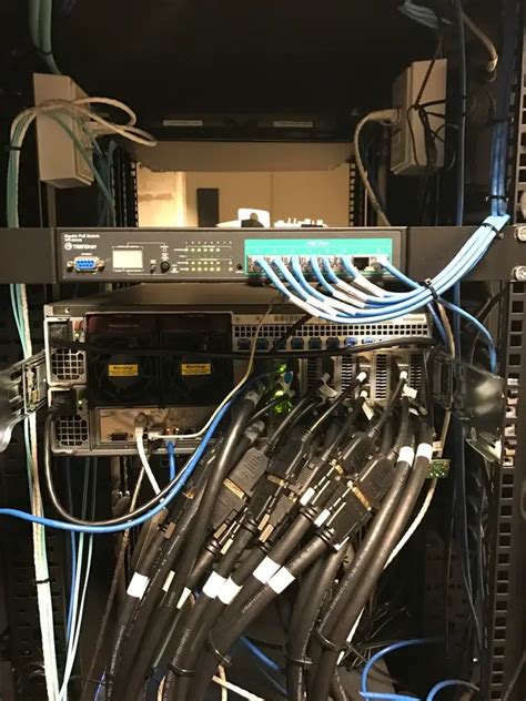 the chevron visualization laboratory at rice university helps