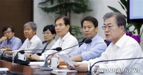 문대통령 최저임금委 결정 존중대선공약 못 지켜 사과