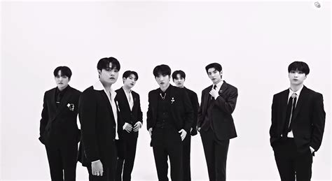이슈 유머 드디어 컨셉 바꾸는 듯한 아이돌 킹덤 