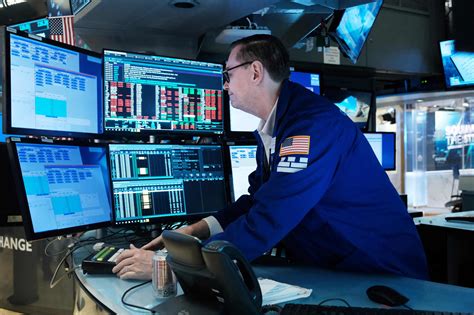 Dow Plunges Points Amid Concerns Over Interest Rate Hikes