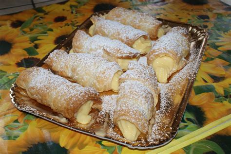 Sfizi In Tavola Cannoli Di Pasta Sfoglia Con Crema Pasticcera