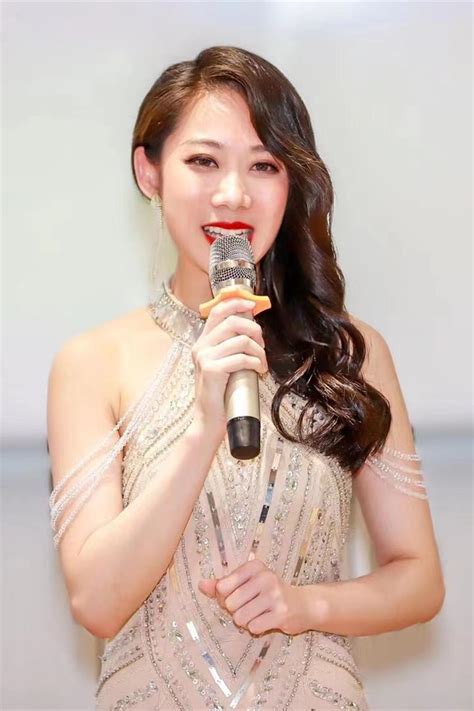 广州主持人嘉雯 更多优秀主持人关注哈雷星光