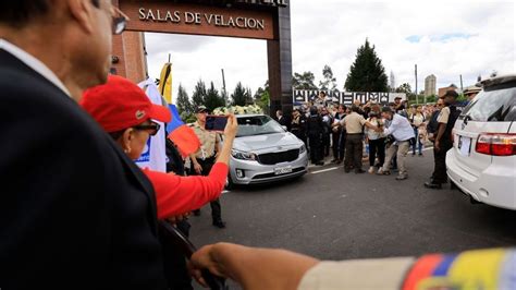 Corpo De Candidato à Presidência Assassinado é Enterrado No Equador
