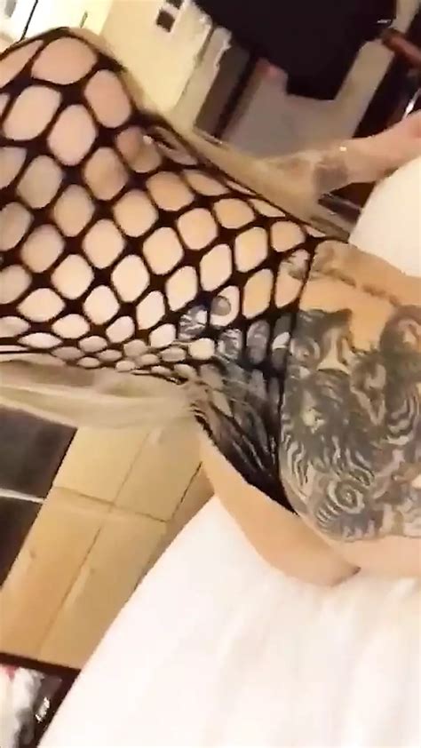 与订阅者的会面意外地以操我紧致的屁股结束！我为我的绿帽老公做了一个报告！ Xhamster