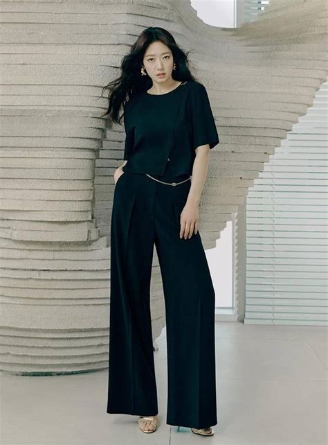 패션엔 예쁜엄마 박신혜 싱그러운 여름 한번에 끝낸 매력적인 테일러드 원피스룩