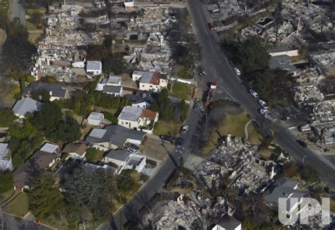 Photo Fire Ravaged Southern California Braces For Gusty Winds And