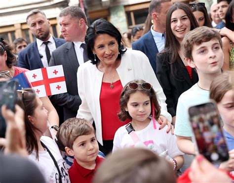 ლამაზი და შთამაგონებელი ქალი საქართველოს პრეზიდენტის სალომე ზურაბიშვილის ფოტოები Marao