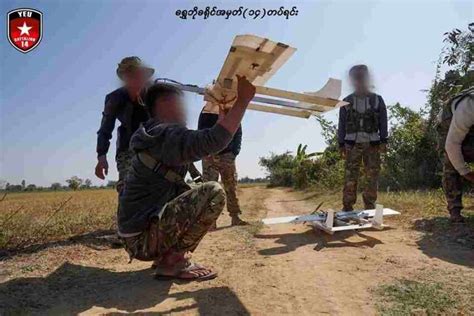 ရေဦးမြို့ အားကစားရုံတွင် အစည်းအဝေး ပြုလုပ်နေသော စစ်ကောင်စီ တပ်သားများကို ဒရုန်းဖြင့် ဗုံးကျဲ