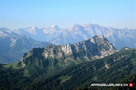 Blick Auf Den Mattstock Mattstogg Und Die Glarner Alpen ★ Ballonfahrt