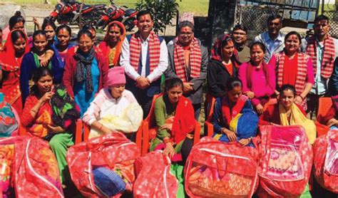 डोटीमा सुत्केरीलाई पोषणयुक्त खानेकुरासँगै न्यानो कम्मल वितरण Dinesh