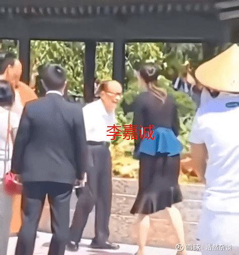 “有钱用，有命享”，95岁李嘉诚资产千亿，精神矍铄到寺庙求健康 在华人世界里，“李嘉诚”这三个字就是财富的代名词，外界猜测其资产量或不下万亿
