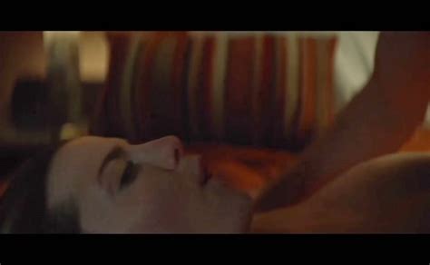 Betty Gilpin Dewanda Wise Gabrielle Creevy Breasts Butt Scene In