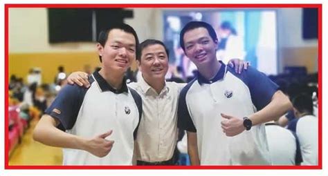 同校同班双胞胎高考同获688分 优出圈