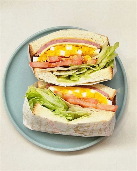 통인동커피공방 서촌카페 원두납품 ⠀ 📸아마 이렇게 다양한 원두를 오프라인에서 구매할 수 있는 곳은 아주 드물거예요⠀ 뭘좋아할지몰라다준비했어⠀ 통인동커피