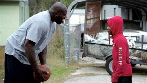 Shaquille Oneal Sorprende Y Juega Con Niños En La Calle