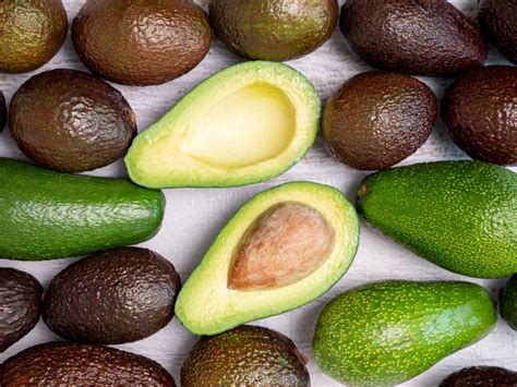 Avocado Black Skin Vs Green Skin Iupilon