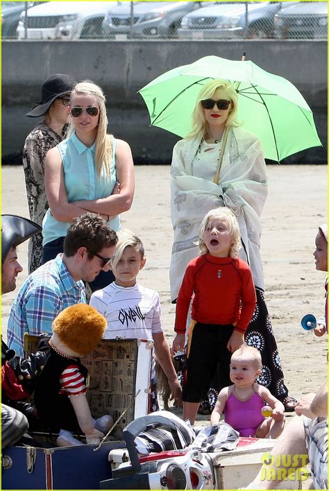 Gwen Stefani Spends Beach Day With Kingston Zuma Photo 2874478