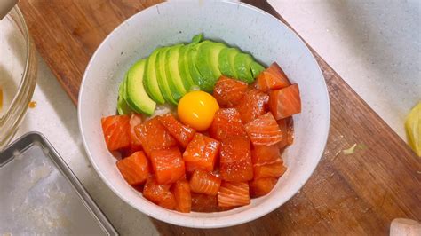 연어 아보카도 덮밥 레시피