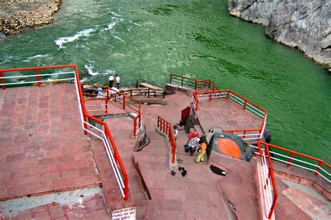 Asthi Visarjan In Allahabad Sangam Prayag