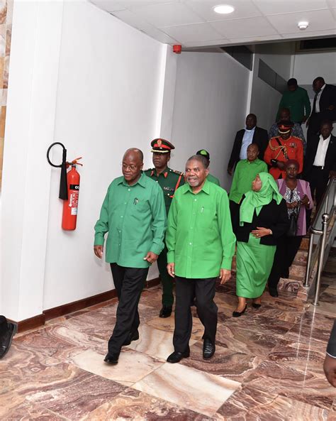 Mwenyekiti Wa CCM Rais Mhe Dkt John Pombe Magufuli Aongoza Kikao Cha