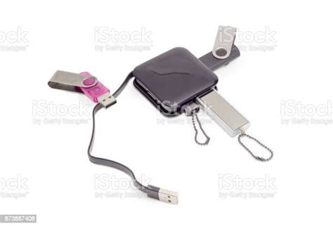 외부 Usb 허브와 Usb 플래시 드라이브에 흰색 배경 Usb 메모리에 대한 스톡 사진 및 기타 이미지 Usb 메모리