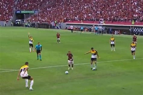 Flamengo Ganó Con Un Penal Insólito Sancionado Luego De Que Una Pelota