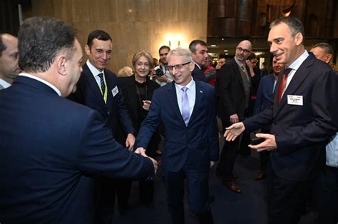 Правителството отговаря на кмета на Бургас Дигитализацията ще намали бюрокрацията