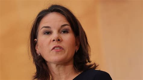 Бербок Украйна е готова веднага да сключи споразумение за прекратяване