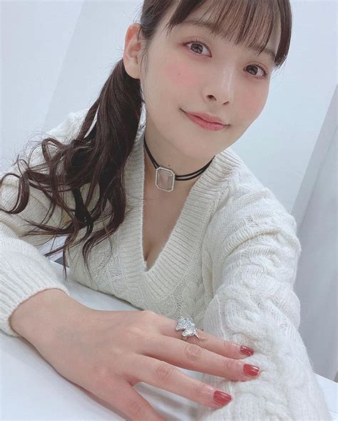 上坂すみれはinstagramを利用しています「22時からは「声優と夜あそび」です！ そろそろニットも着おさめ 小松上坂と夜あそび