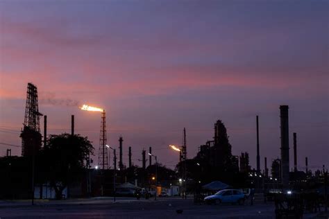 Us Lifts Broad Sanctions Against Venezuela For Six Months Wsj