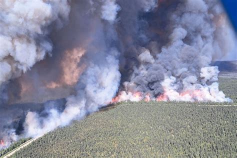 Les Fumées Du Canada Arrivent En France