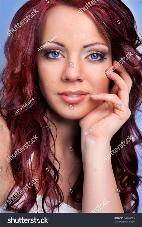 6 Hundred Auburn Hair Blue Eyes Woman Royalty Free Images Stock