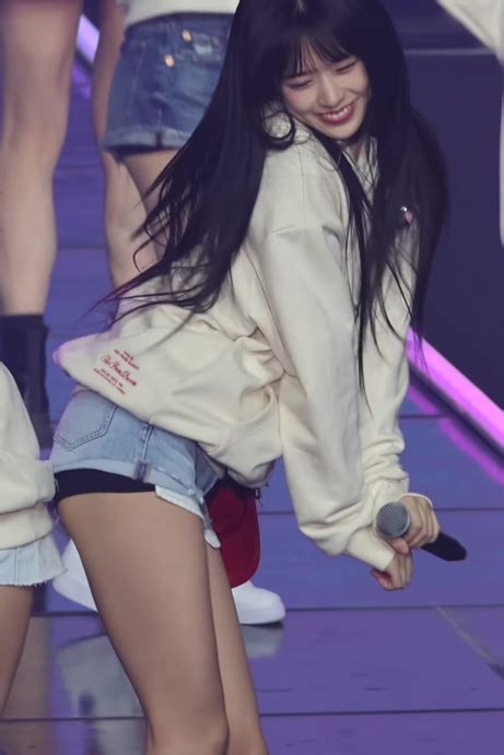 팬콘에서 후드티 핫팬츠 아이브 안유진 움짤