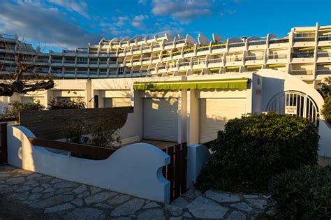 라 그랑드 모트 지구 바닷가에있는 건물의 외관 세부 사항 0명에 대한 스톡 사진 및 기타 이미지 Istock