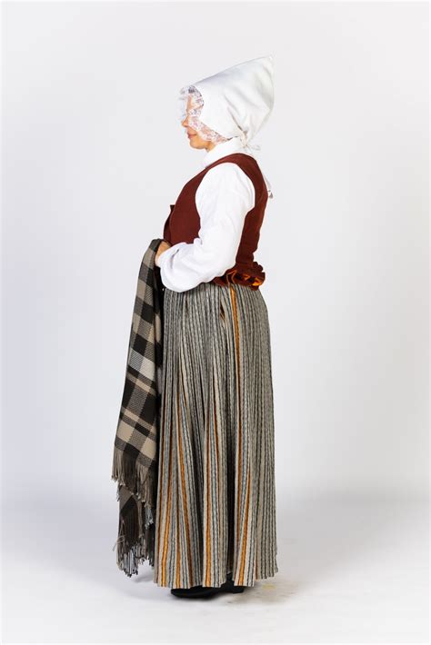 Siguldas Novada Sievas Tērps — Katram Savu Tautastērpu