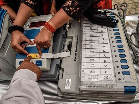 ५३७ राजकीय पक्षांना निवडणूक आयोगाने हटविले महाराष्ट्रातील पक्षांचा